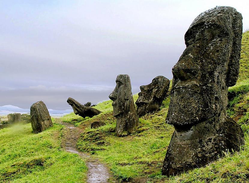 Sala nekurienes vidū - Spoki