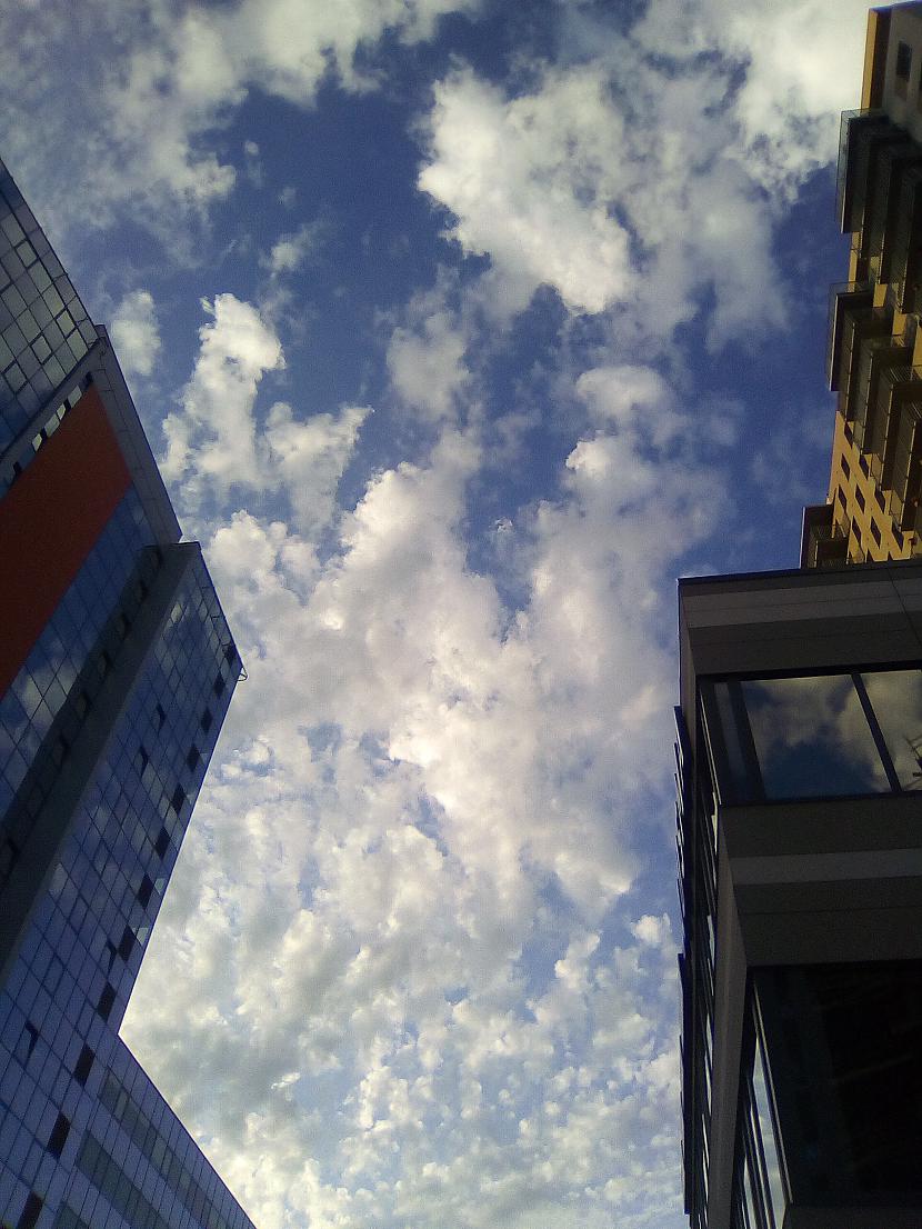 Debesis virs Jaunās Teikas - Spoki