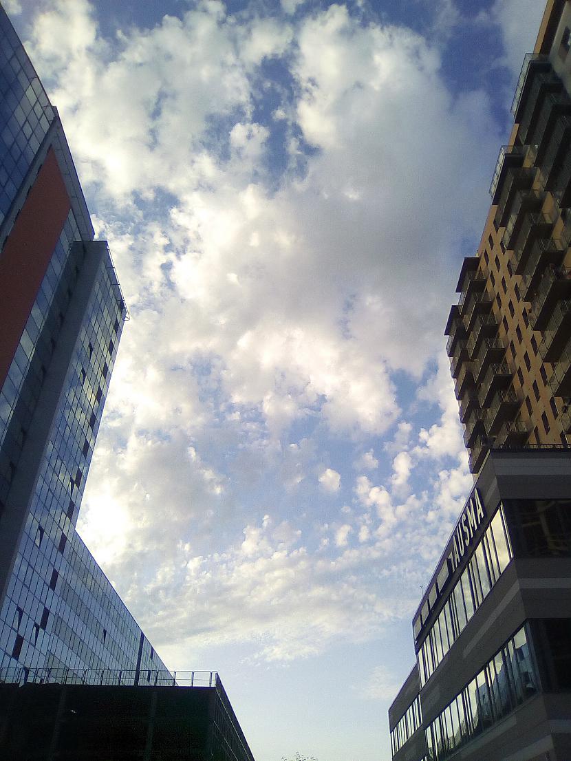 Debesis virs Jaunās Teikas - Spoki